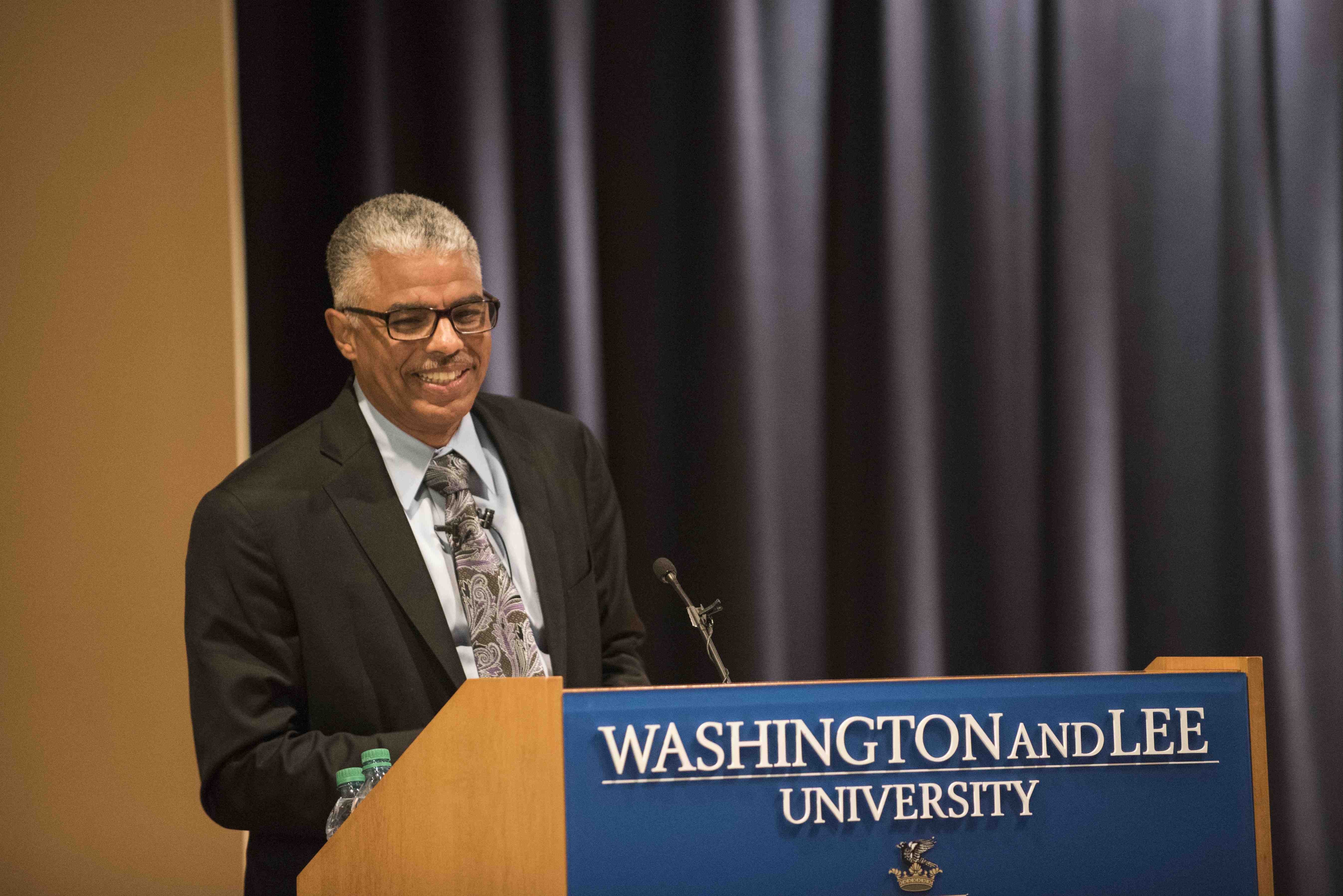 Keith Woods discusses media bias, stresses importance of credibility at ...